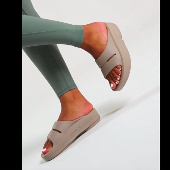 OOFOS | Shoes | Oofos Ooah Slide Recovery Sandals Size 7 | Poshmark
